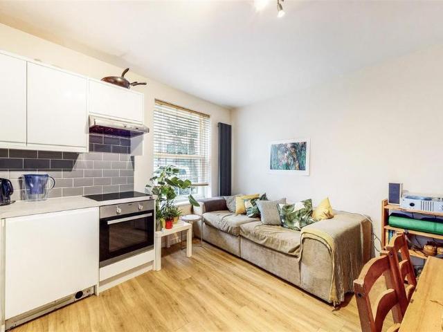 4 bedroom apartment to rent