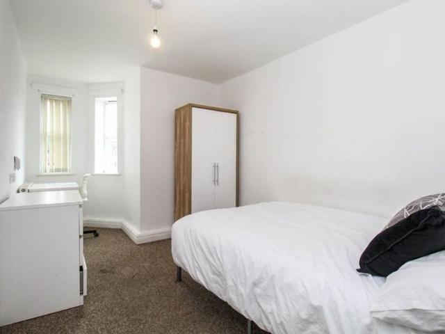 4 bedroom apartment to rent