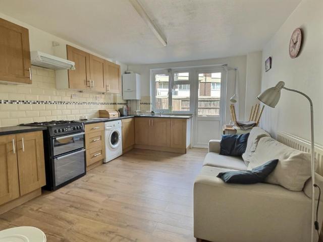 4 bedroom apartment to rent