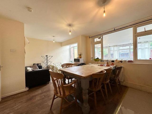 4 bedroom apartment to rent