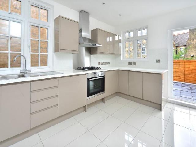 4 bedroom apartment to rent