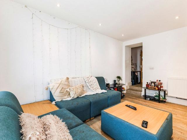 4 bedroom apartment to rent Bishops Hall, Kingston upon Thames, KT1