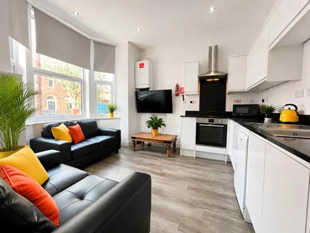 4 Bedroom Apartment To Rent In Flat D, Charnwood Grove, NG2