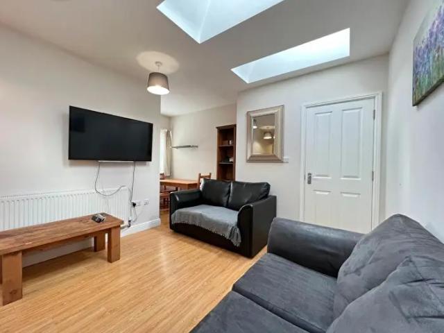 4 Bedroom Apartment To Rent In Pierrepont Road, NG2