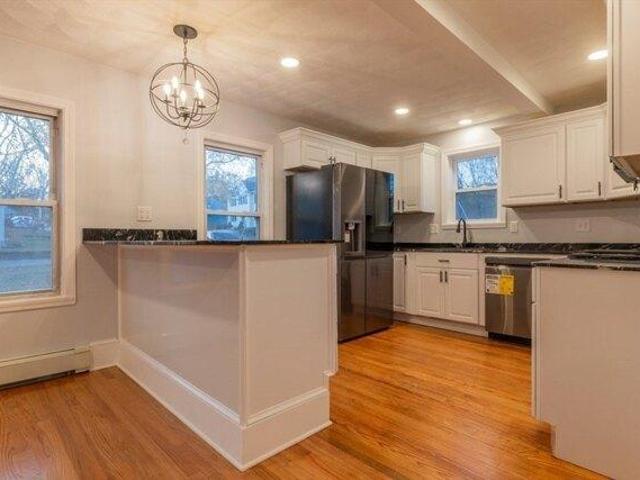4 bedroom, Attleboro MA 02703 102344416