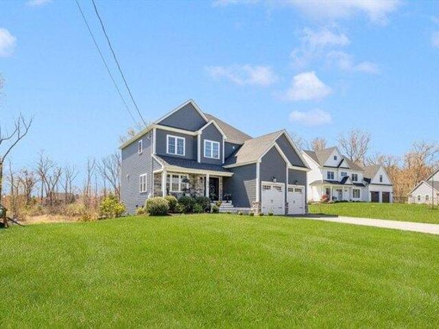 4 bedroom, Attleboro MA 02703 102595254