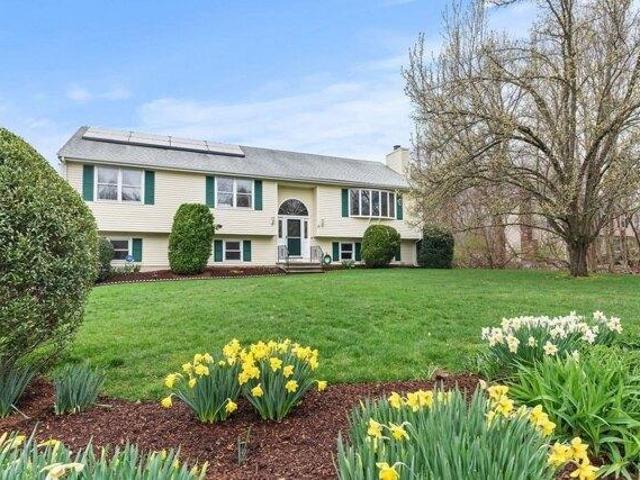 4 bedroom, Attleboro MA 02703 103099599