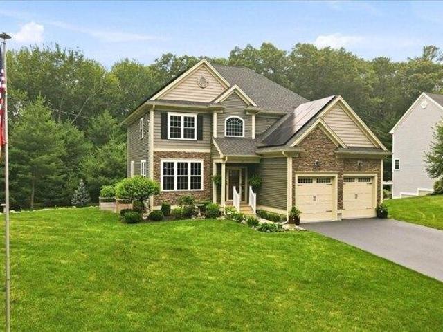 4 bedroom, Attleboro MA 02703 104567654