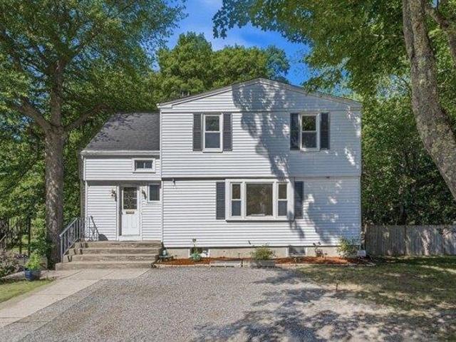 4 bedroom, Attleboro MA 02703 104607865