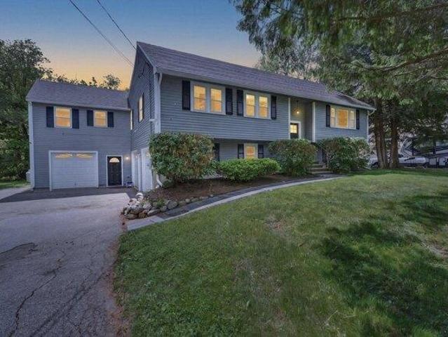 4 bedroom, Atkinson NH 03811 103187437