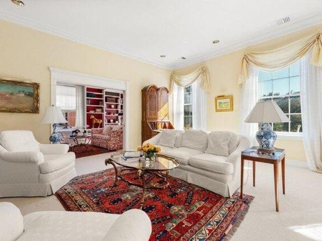 4 bedroom, Boston MA 02108 LS102859977