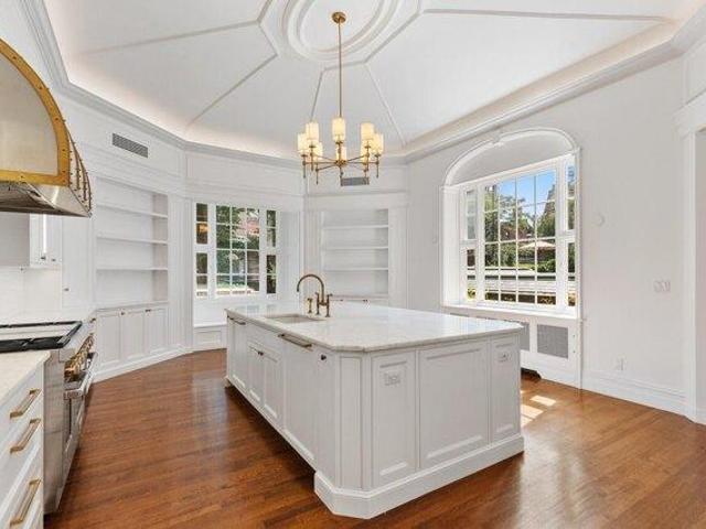 4 bedroom, Boston MA 02108 102156036