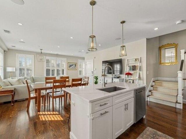 4 bedroom, Boston MA 02124 103443047