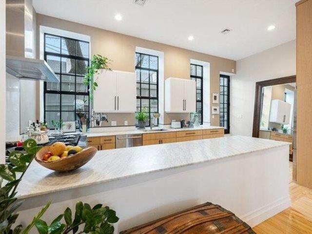 4 bedroom, Boston MA 02127 LS102778199
