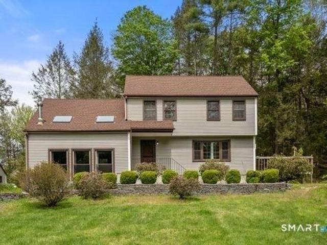 4 bedroom, Barkhamsted CT 06065 LS102475613