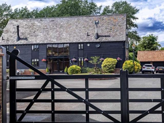 4 Bedroom Barn Conversion Character Property