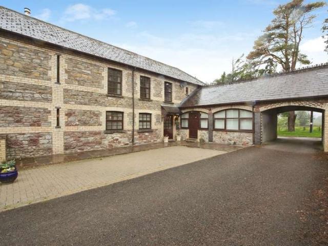4 Bedroom Barn Conversion Character Property