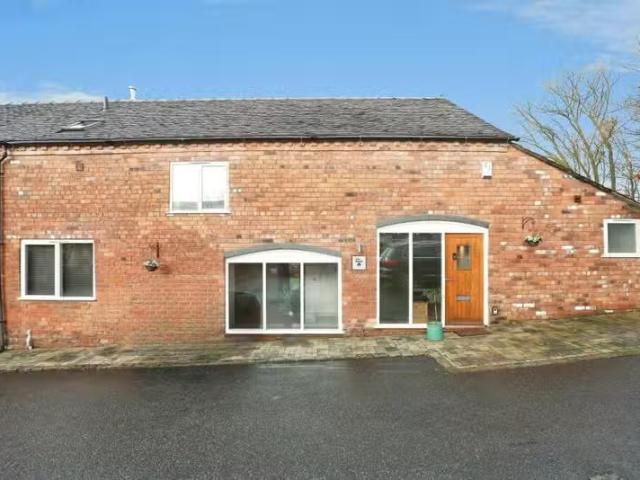4 bedroom barn conversion for rent in Bradeley Hall, Haslingto.