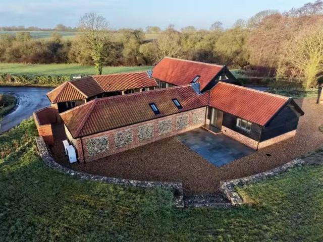 4 bedroom barn conversion for rent in Syleham, Eye, IP21