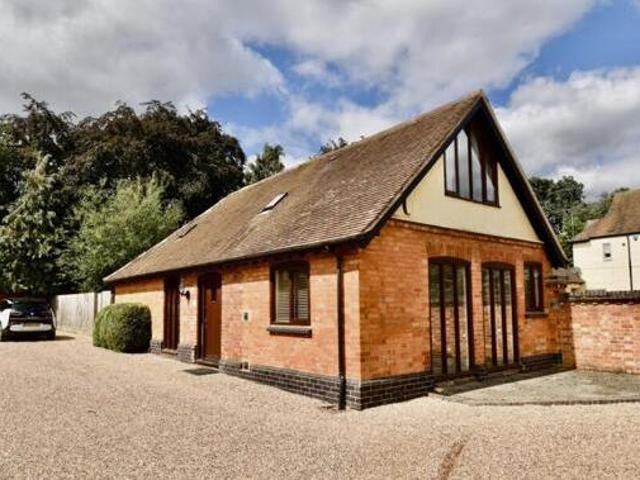 4 Bedroom Barn Conversion For Rent In Sargeants Lane, Collingtree