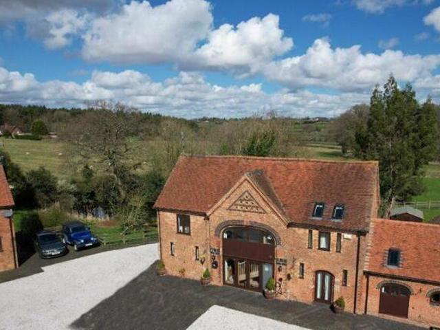 4 Bedroom Barn Conversion For Sale In Allesley