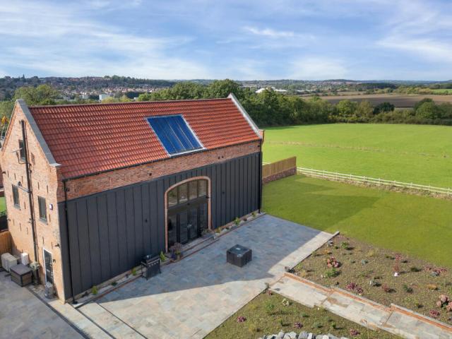 4 bedroom barn conversion for sale in Cossall Road, Nottingham, NG9