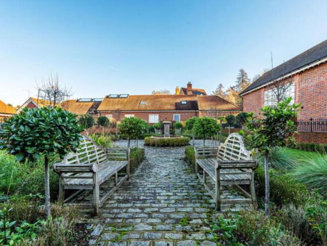 4 bedroom barn conversion for sale in Halfpenny Lane, Guildford, GU4