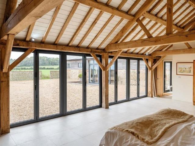 4 bedroom barn conversion to rent
