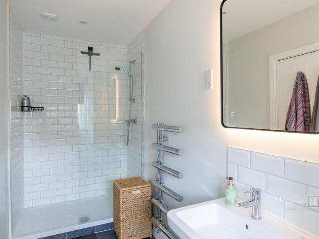 4 bedroom barn conversion to rent