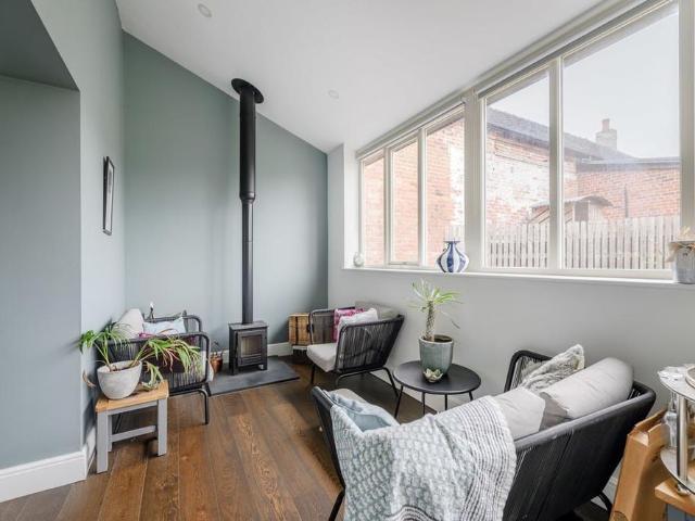 4 bedroom barn conversion to rent