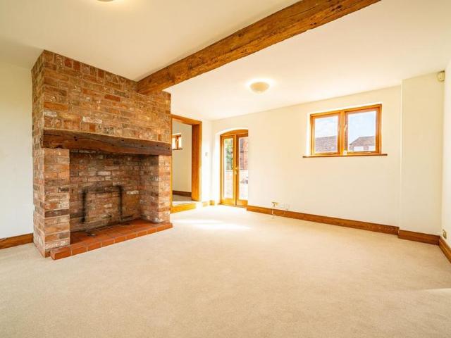 4 bedroom barn conversion to rent