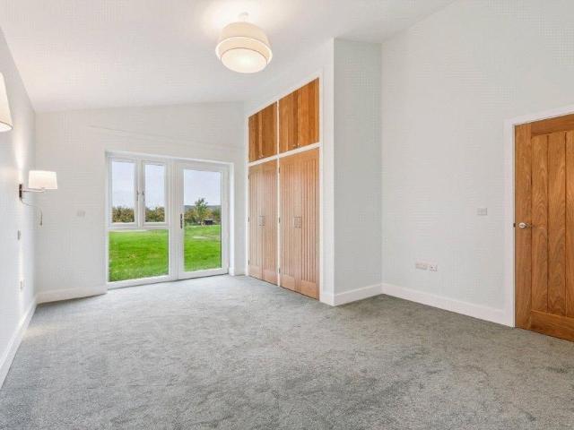 4 bedroom barn conversion to rent