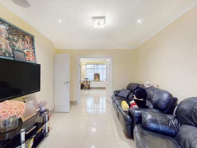 4 bedroom barn conversion to rent