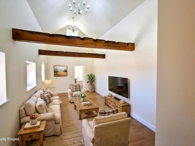 4 bedroom barn conversion to rent