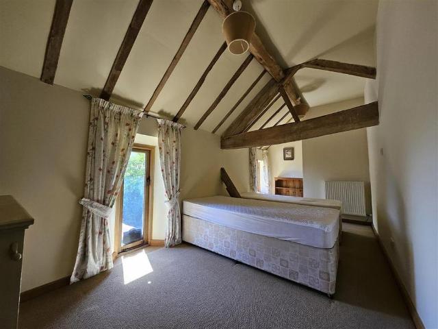 4 bedroom barn conversion to rent