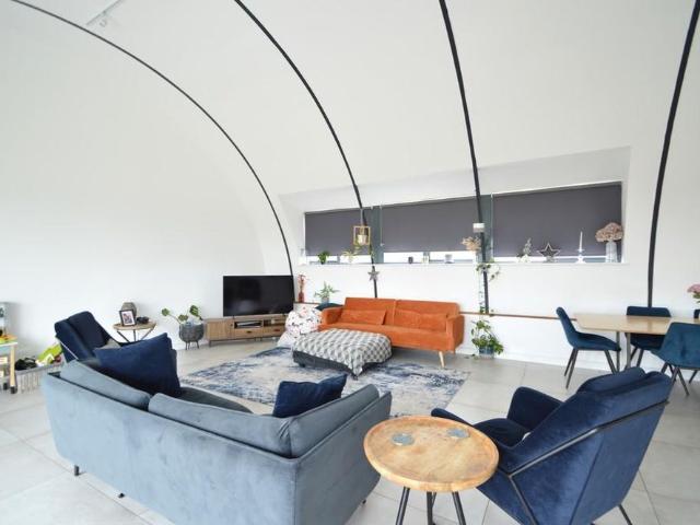 4 bedroom barn conversion to rent