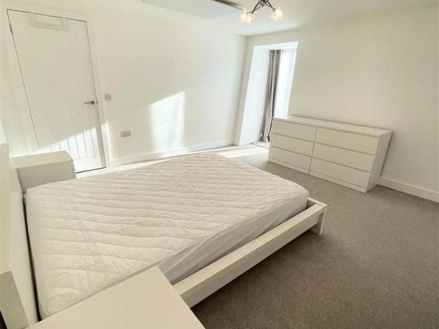 4 bedroom barn conversion to rent