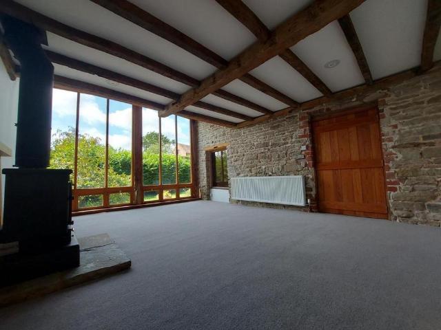 4 bedroom barn conversion to rent