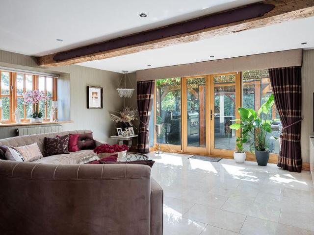 4 bedroom barn conversion to rent