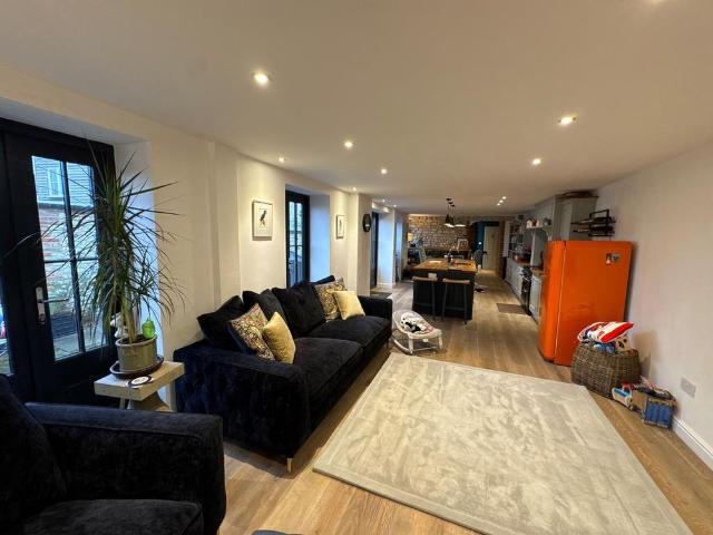 4 bedroom barn conversion to rent