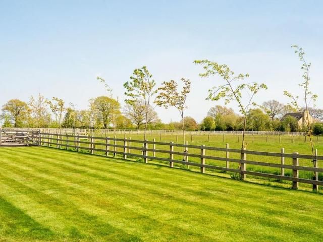 4 bedroom barn conversion to rent