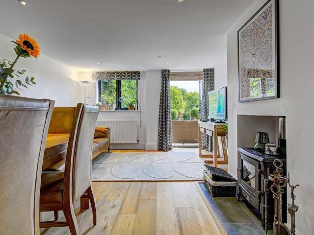 4 bedroom barn conversion to rent