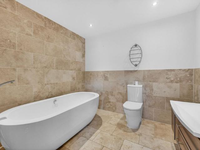 4 bedroom barn conversion to rent