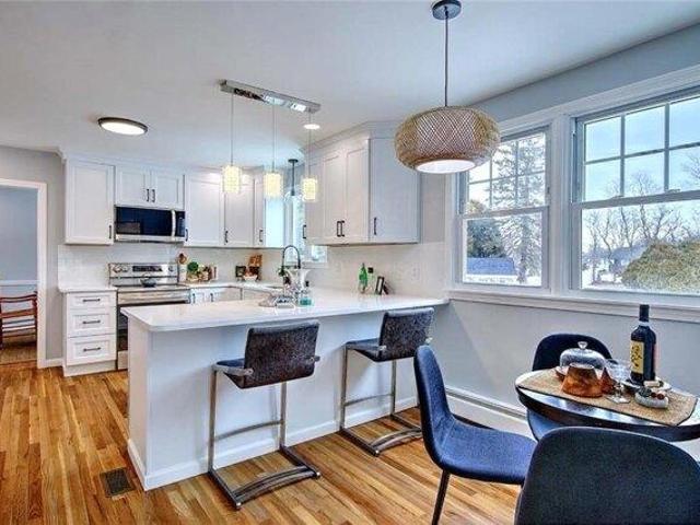 4 bedroom, Barrington RI 02806 LS102728342