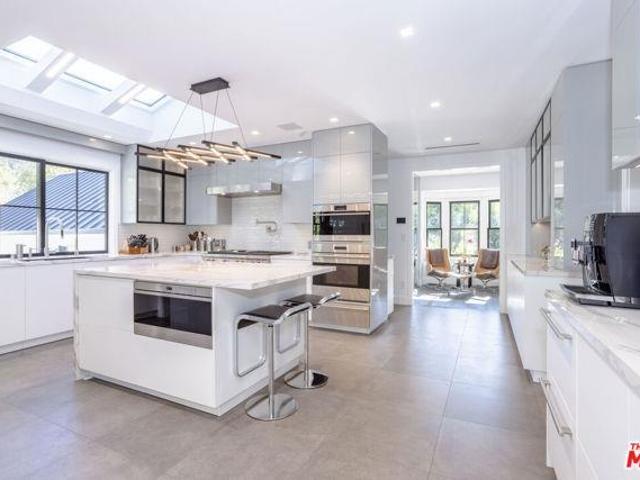 4 bedroom, Beverly Hills CA 90210 87717136