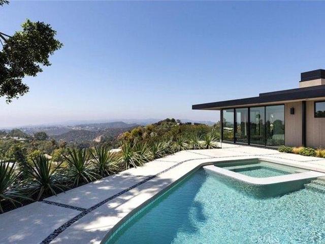 4 bedroom, Beverly Hills CA 90210 89629572