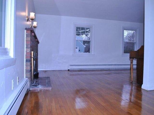 4 bedroom, Beverly MA 01915 102411121