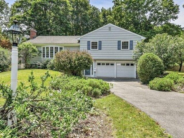 4 bedroom, Beverly MA 01915 104831000