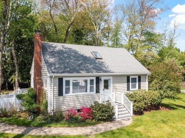 4 bedroom, Bedford MA 01730 102823505