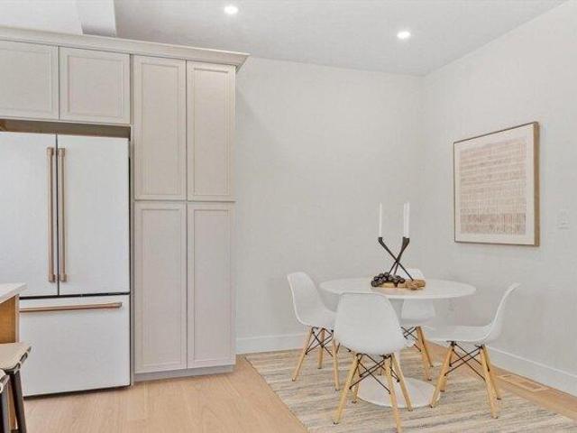 4 bedroom, Bedford MA 01730 105127819
